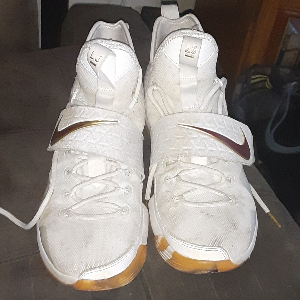 Nike Lebron James Soldiers Nrmint Condition - Gem